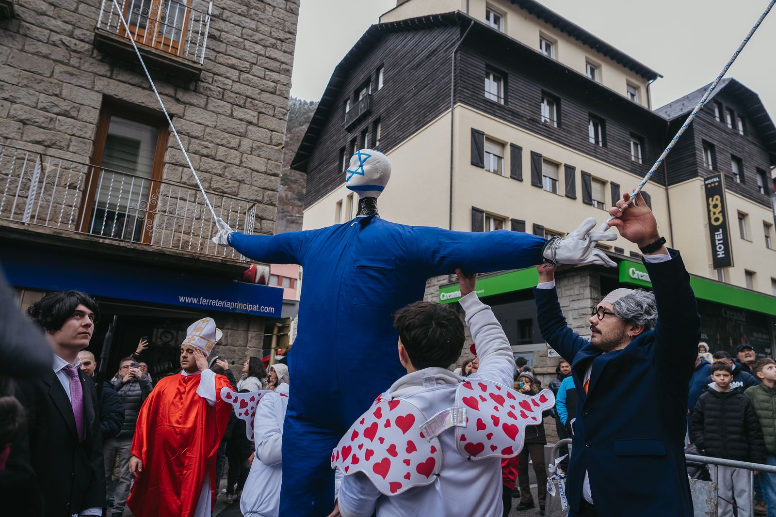 Andorra celebra el Carnestoltes amb humor, festa i sàtira | RTVA
